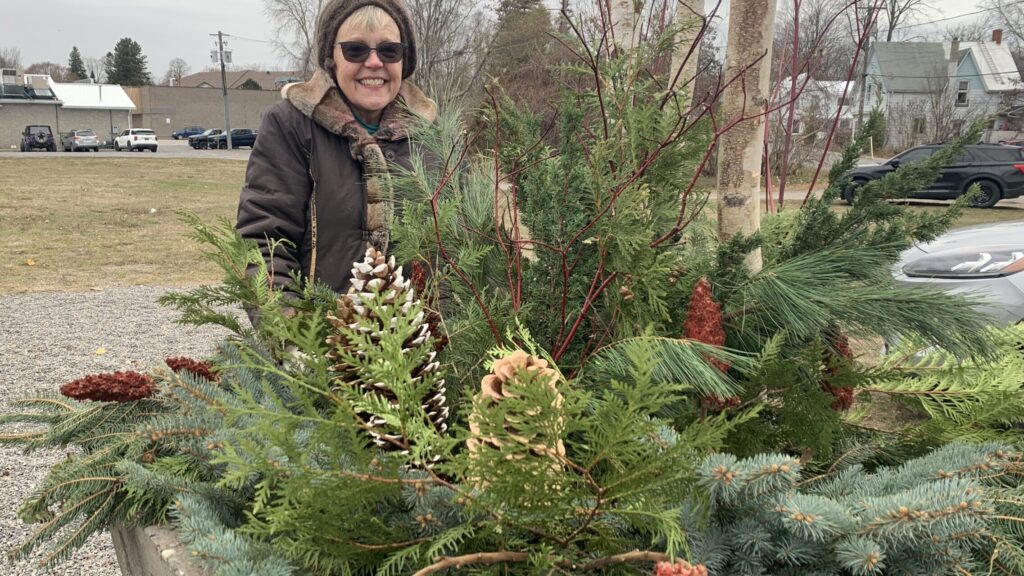 CHRISTMAS CHEER: Downtown looks bright thanks to Arlene Wright - Picton ...